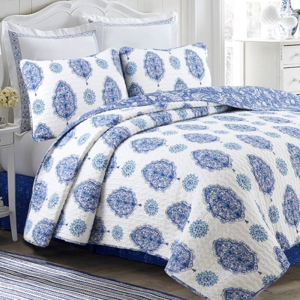 Reversible Bedding to Refresh Your Room! - The Inspired Room