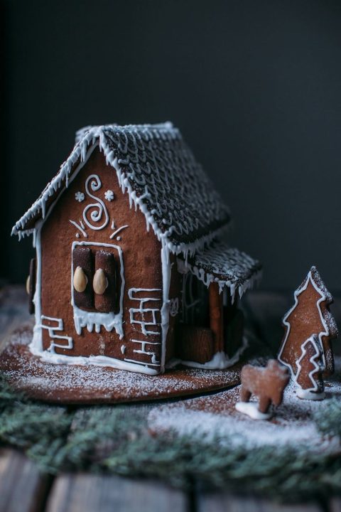 Pretty Gingerbread House Inspiration (and Family Activity!) - The ...