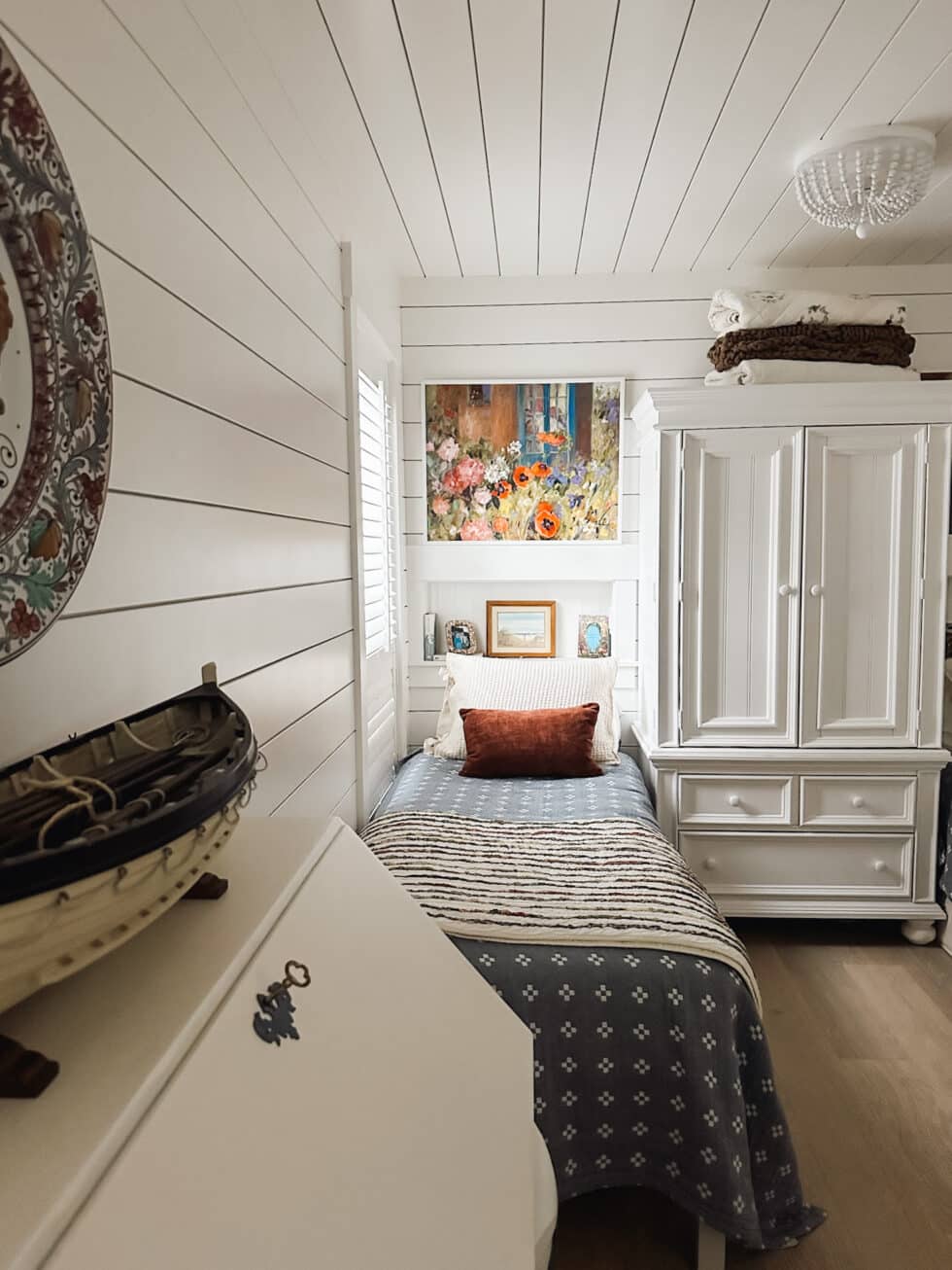 The 400 Square Foot Tiny Cottage Tour at Christmas! - The Inspired Room